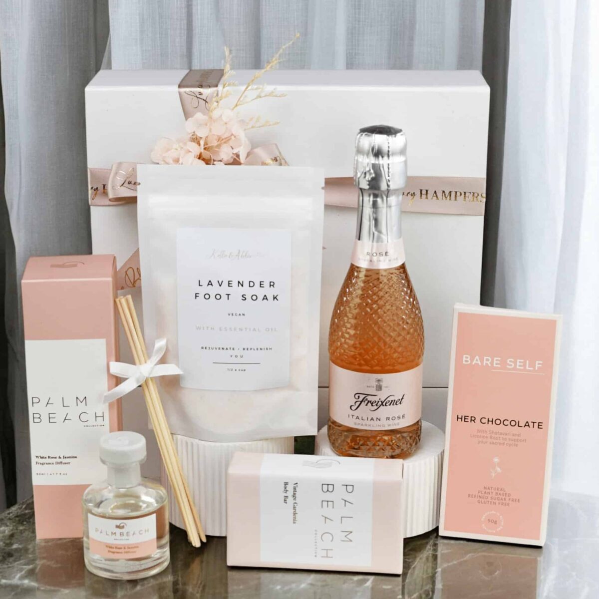 Lady - Love & Romance - Luxury Blooms & Hampers